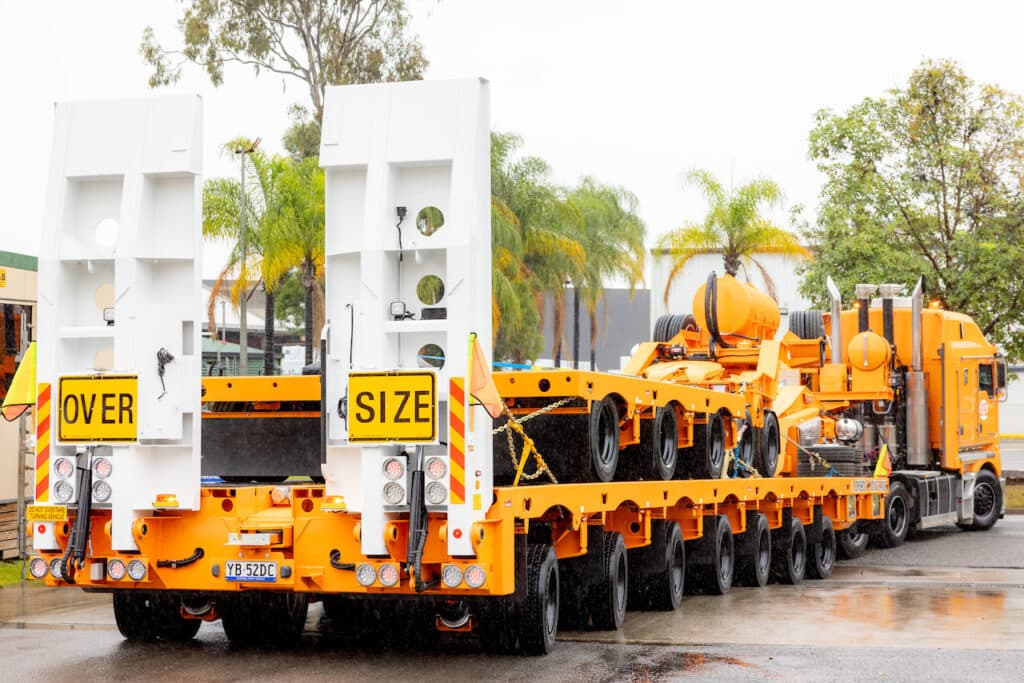 Johnson and Young Cranes deploys new Drake Trailers fleet - Trailer ...