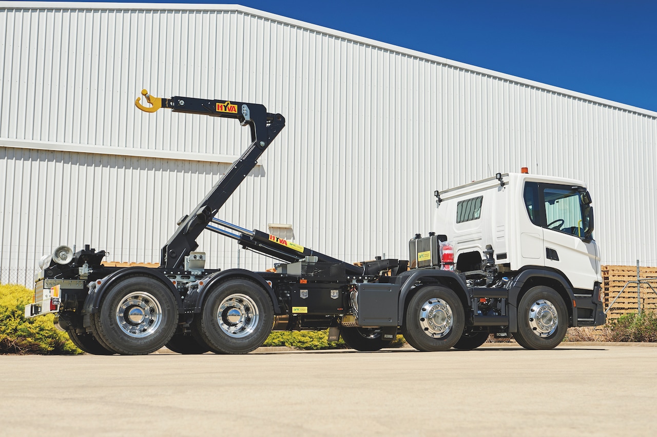 Allied Waste Concepts takes delivery of new Hyva hooklifts through JOST ...
