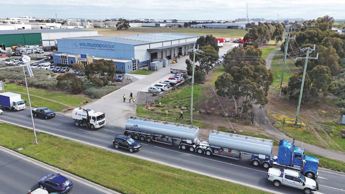 McKittrick Bulk Haulage launches Holmwood Highgate PBS B-double ...
